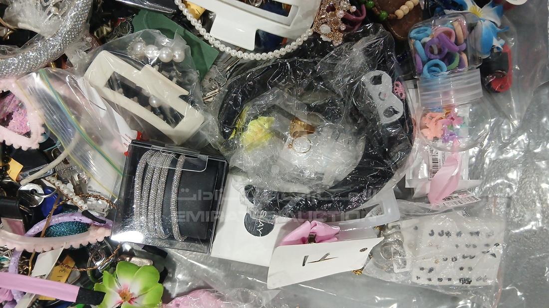 Accessories for sale in UAE - 562518 | Emirates Auction