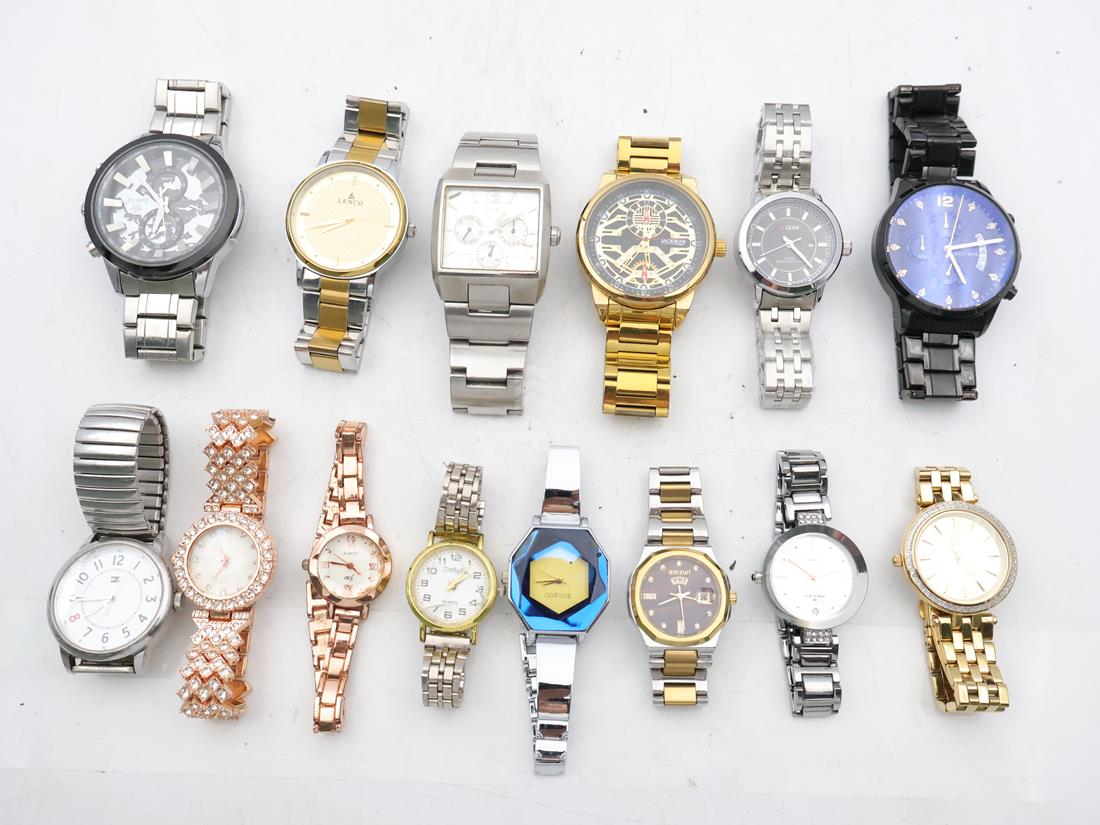 Accessories for sale in UAE - 549835 | Emirates Auction