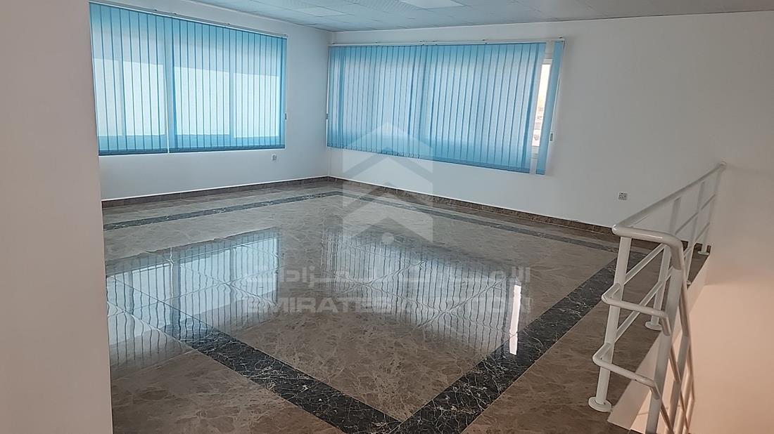 Showroom No. 7 in Block No. 2 in Trucks and Heavy Equipment Rental Market for sale in UAE ...