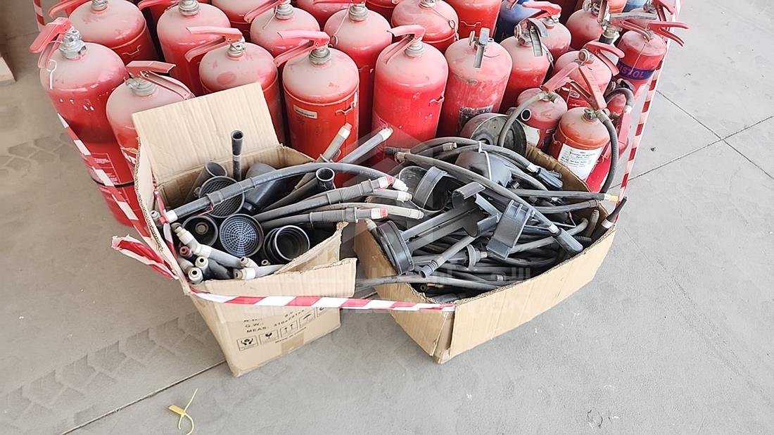 Fire extinguishers for sale in UAE - 552419 | Emirates Auction