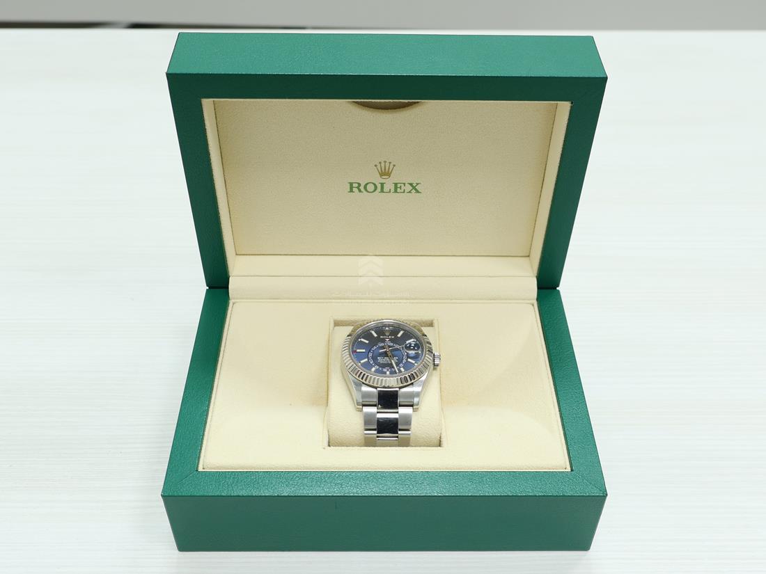 Rolex Watch for sale in UAE - 596427 | Emirates Auction